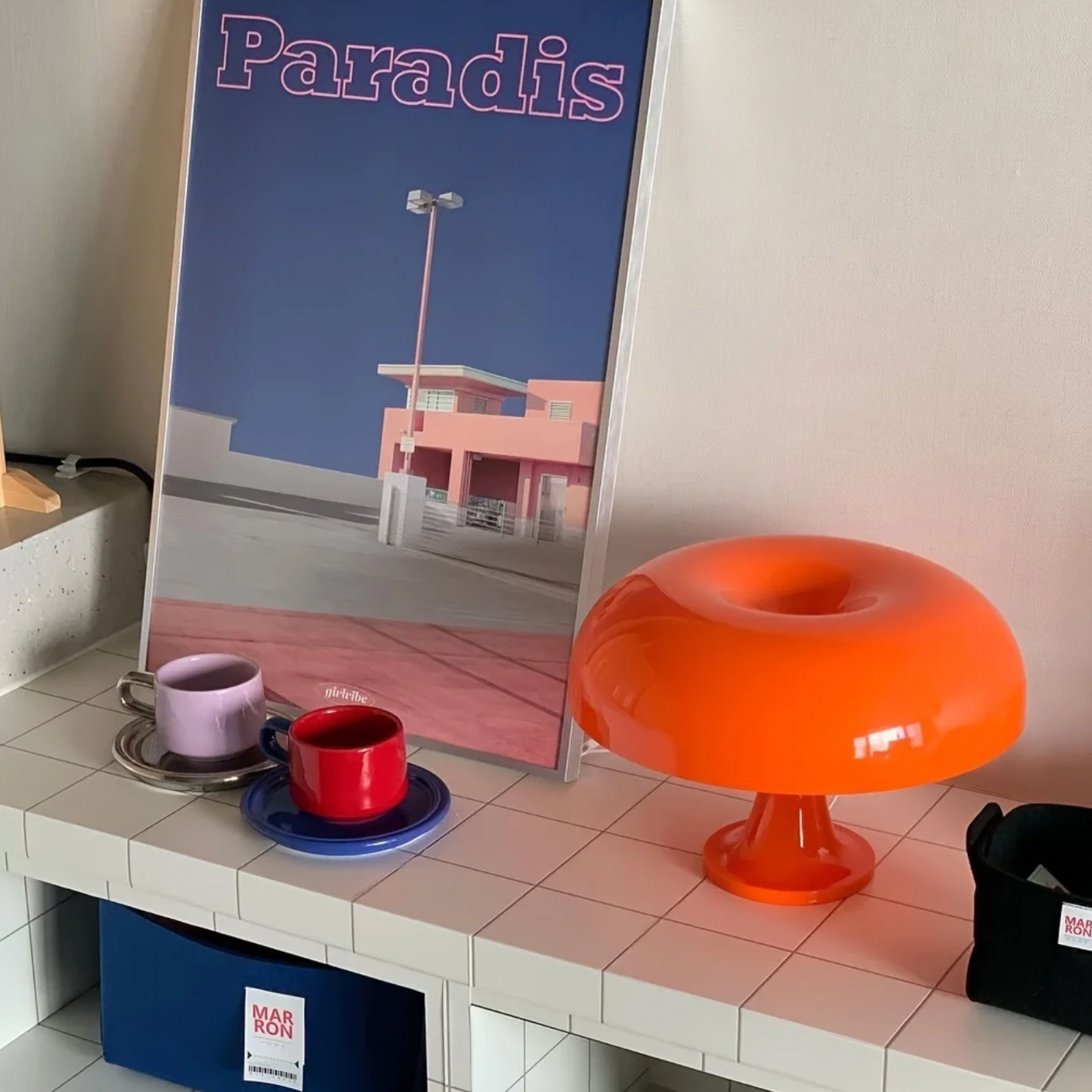 Glossy Acrylic Mushroom Shade Table Lamp – Nordisk Flair